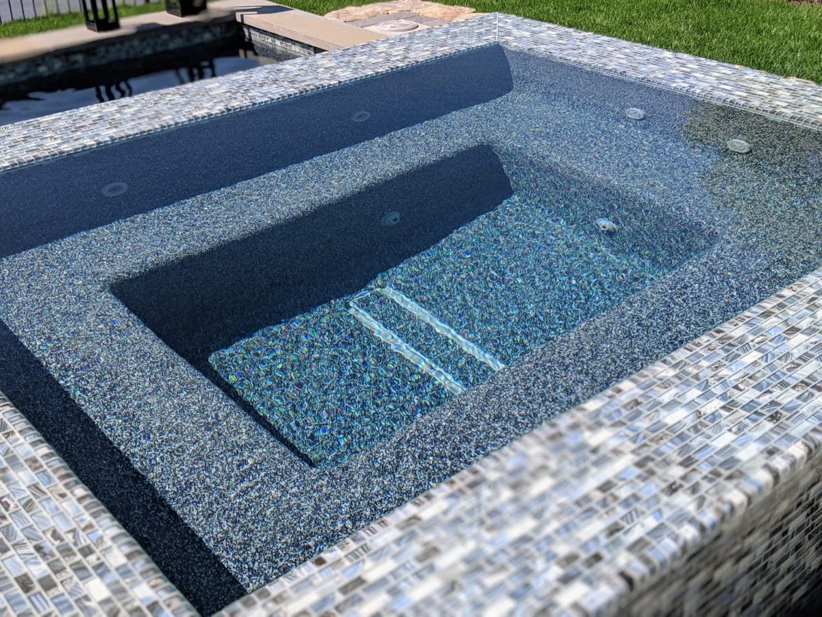 Plunge Pool & 360 Glass Tile Spa - Vue Custom Pools & Design