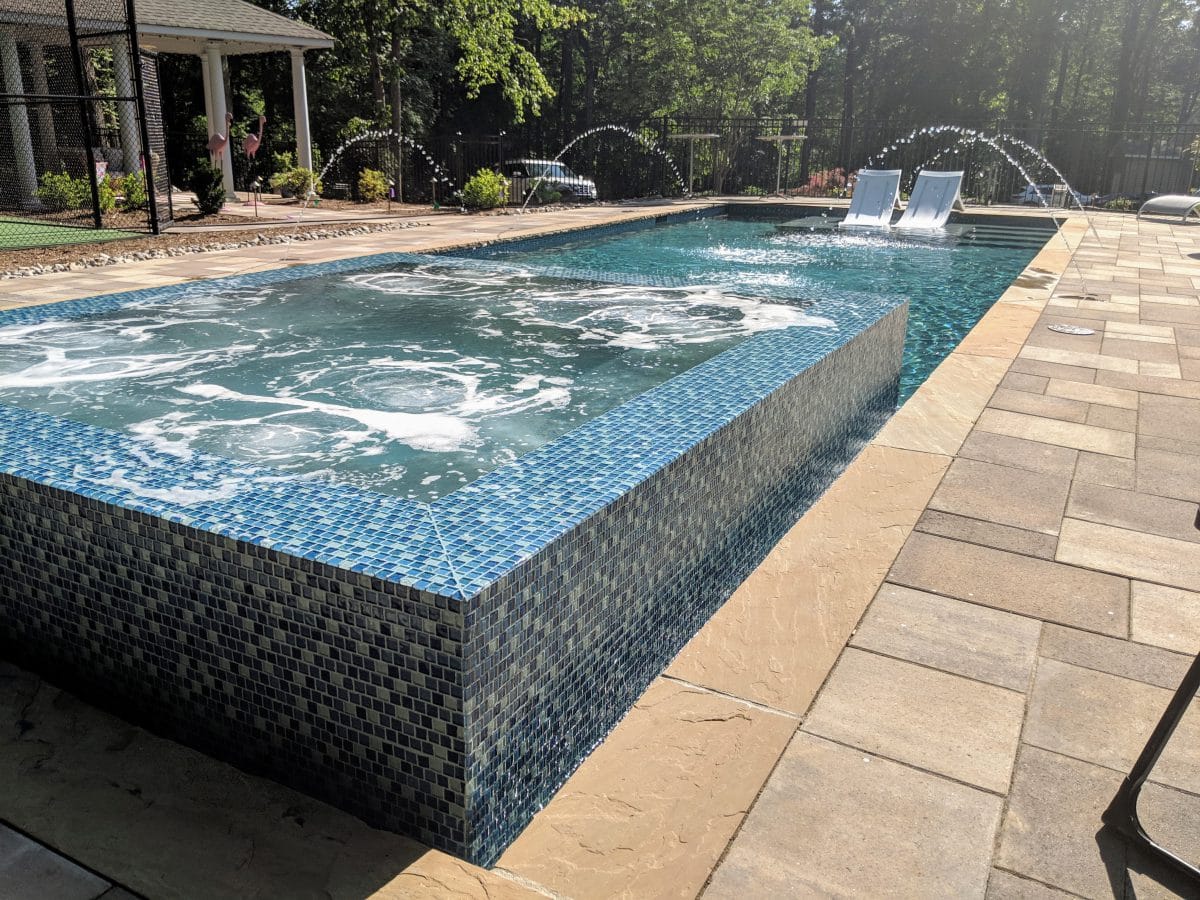 Sport & Lap Pool with 360 Spa - Vue Custom Pools & Design
