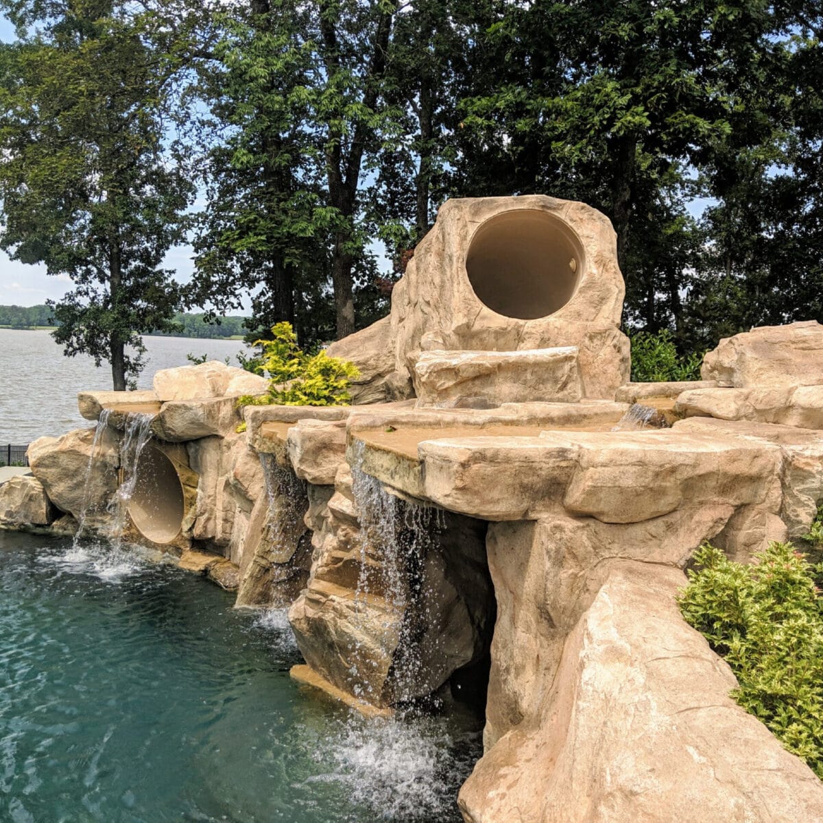 Home - Vue Custom Pools & Design